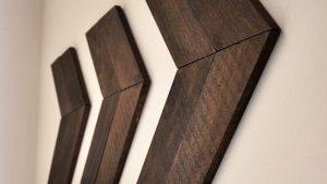 DIY RUSTIC WOODEN ARROW - Mintand Lovely